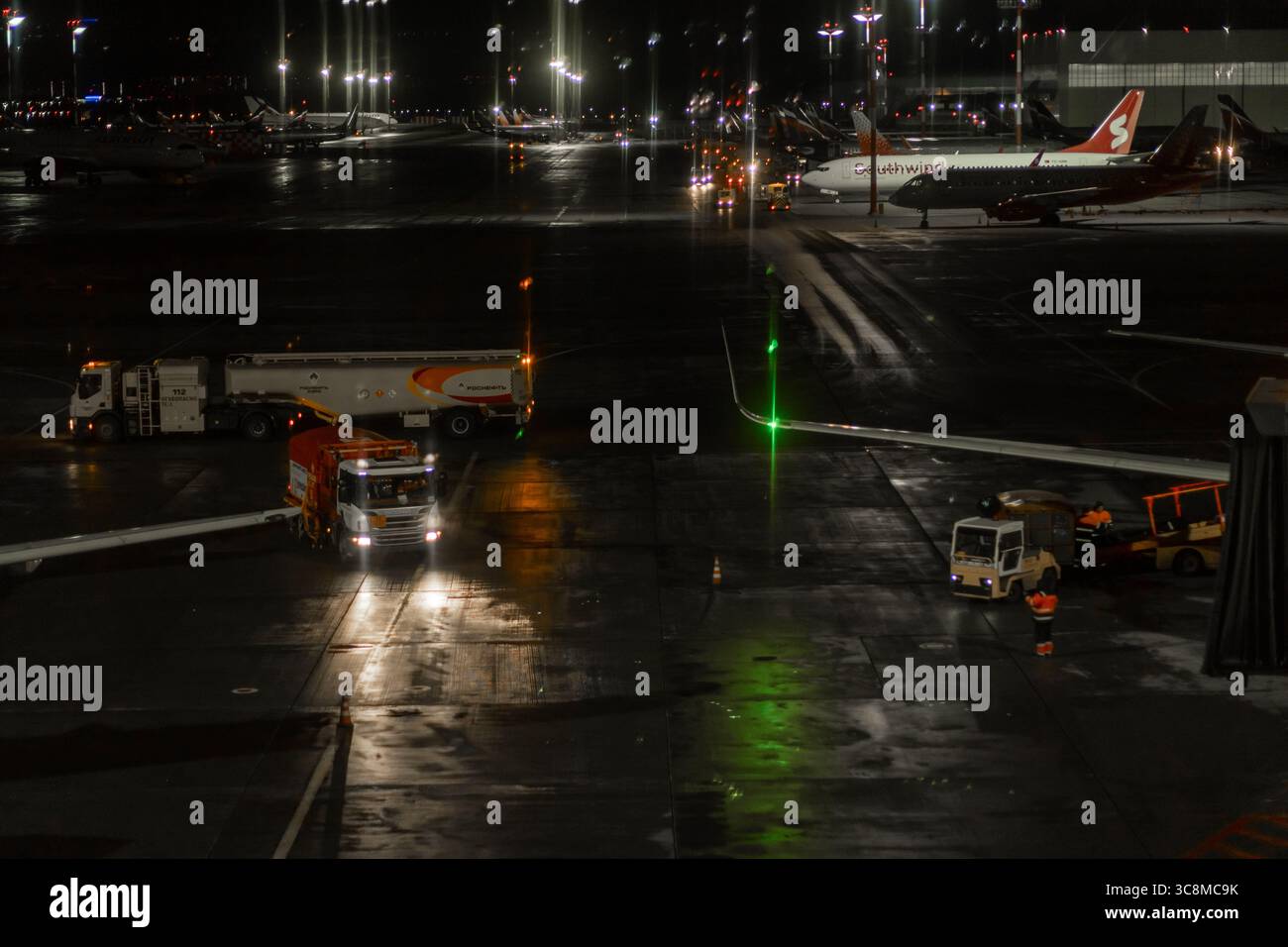 2025 commercial airplanes hi-res stock photography and images - Alamy