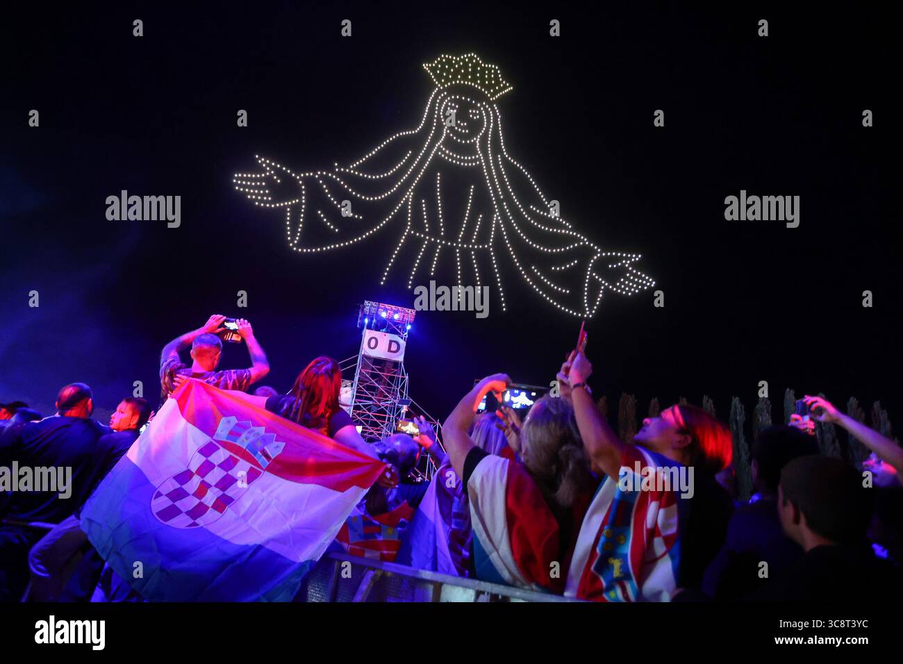The drone show in the sky shows the figures of Our Lady and other ...
