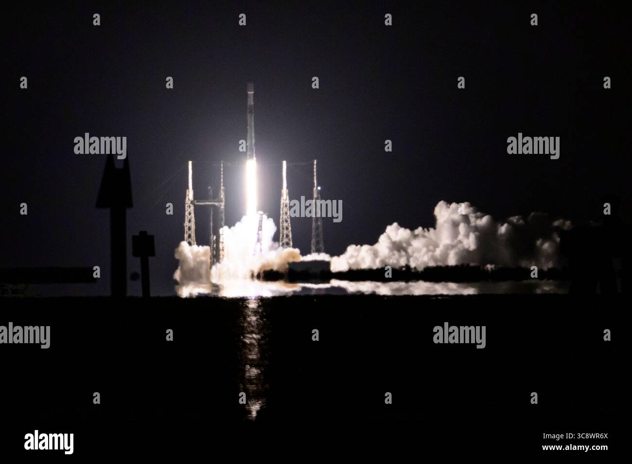 Cape Canaveral, Florida, USA. 4th Aug, 2025. A SpaceX Falcon 9 rocket ...