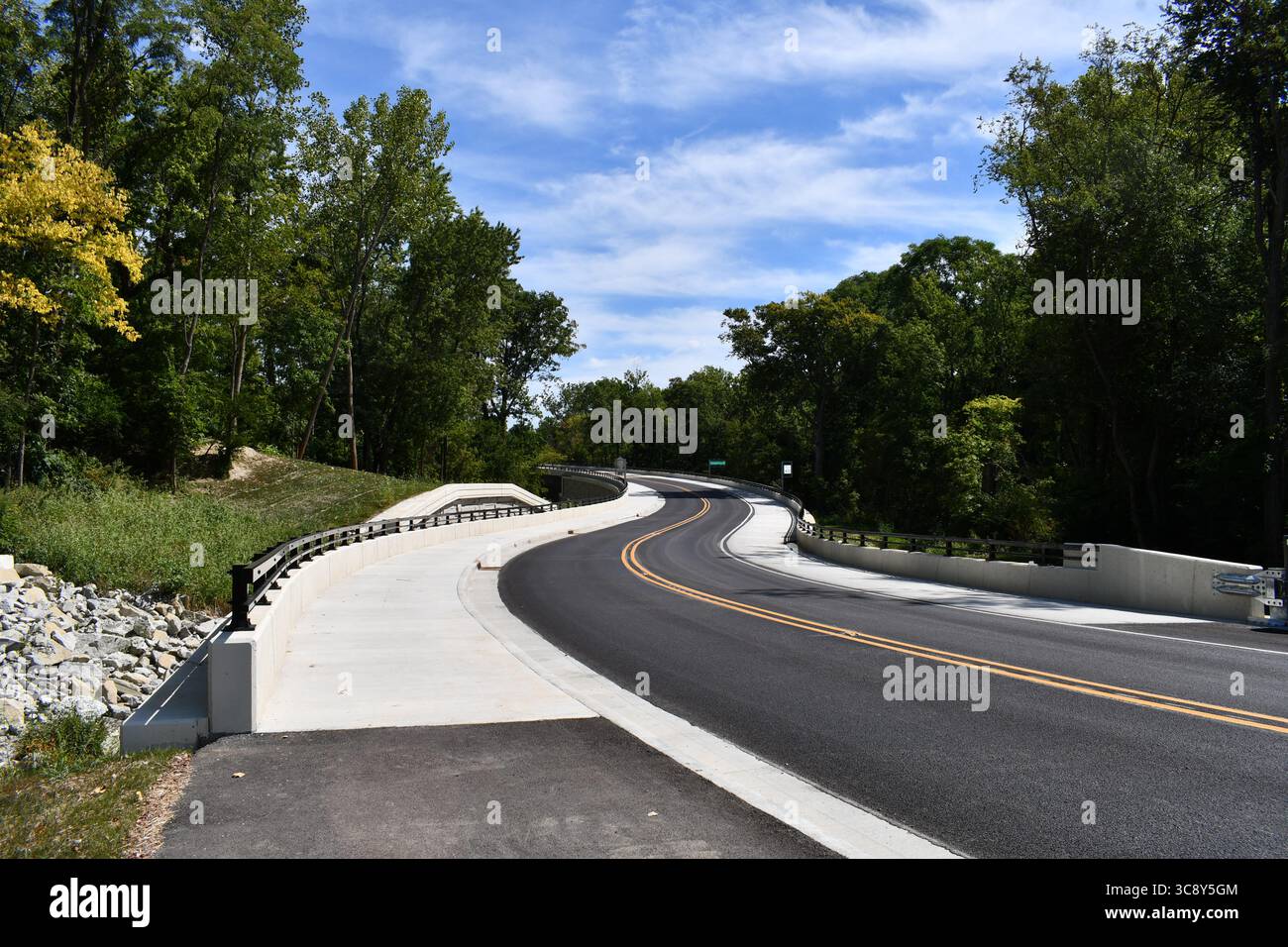 Curvy pavement hi-res stock photography and images - Alamy