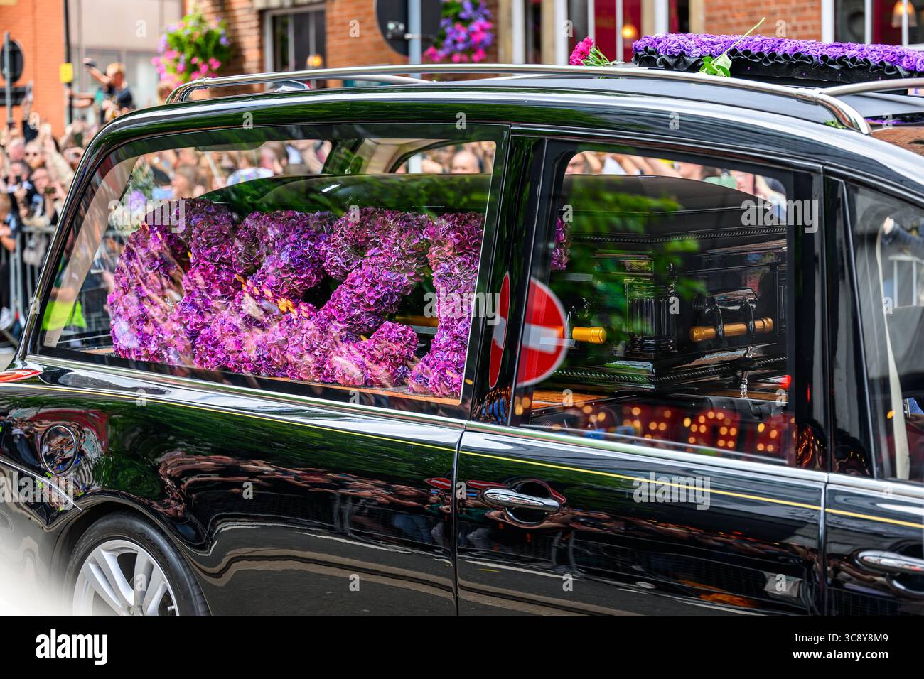 Ozzy osbournes funeral cortege hi-res stock photography and images - Alamy