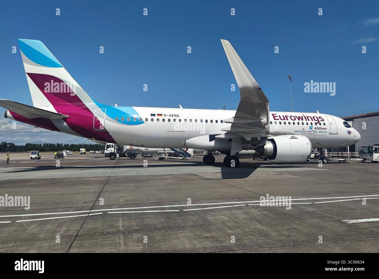 Edinburgh, Schottland, Großbritannien, 19.06.2025: Eurowings-Flugzeug ...