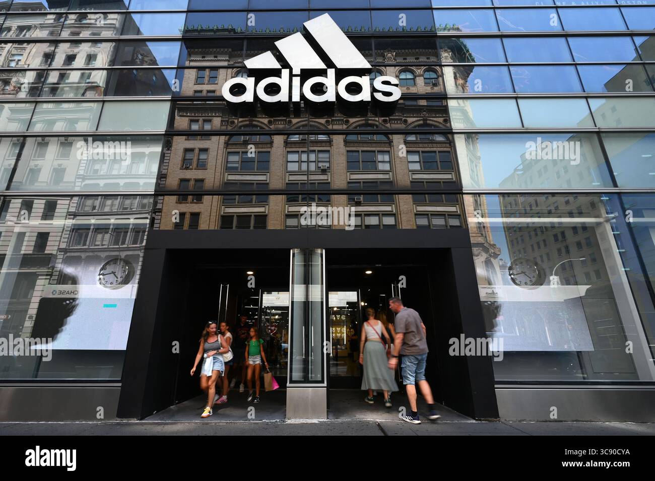 Impact import tariffs on retail hi-res stock photography and images - Alamy