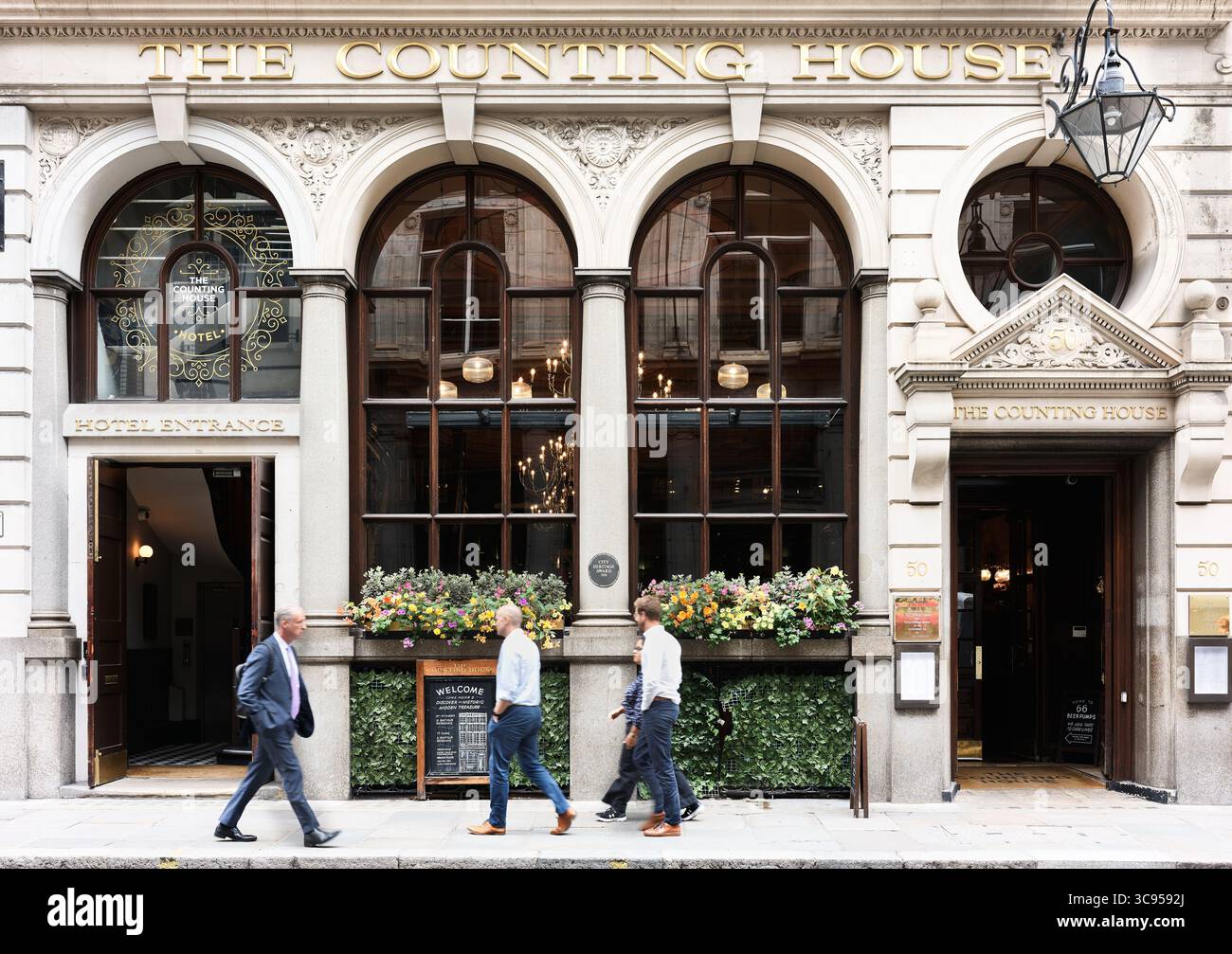 The counting House, a Fuller's pub and hotel, Cornhill, City of London ...