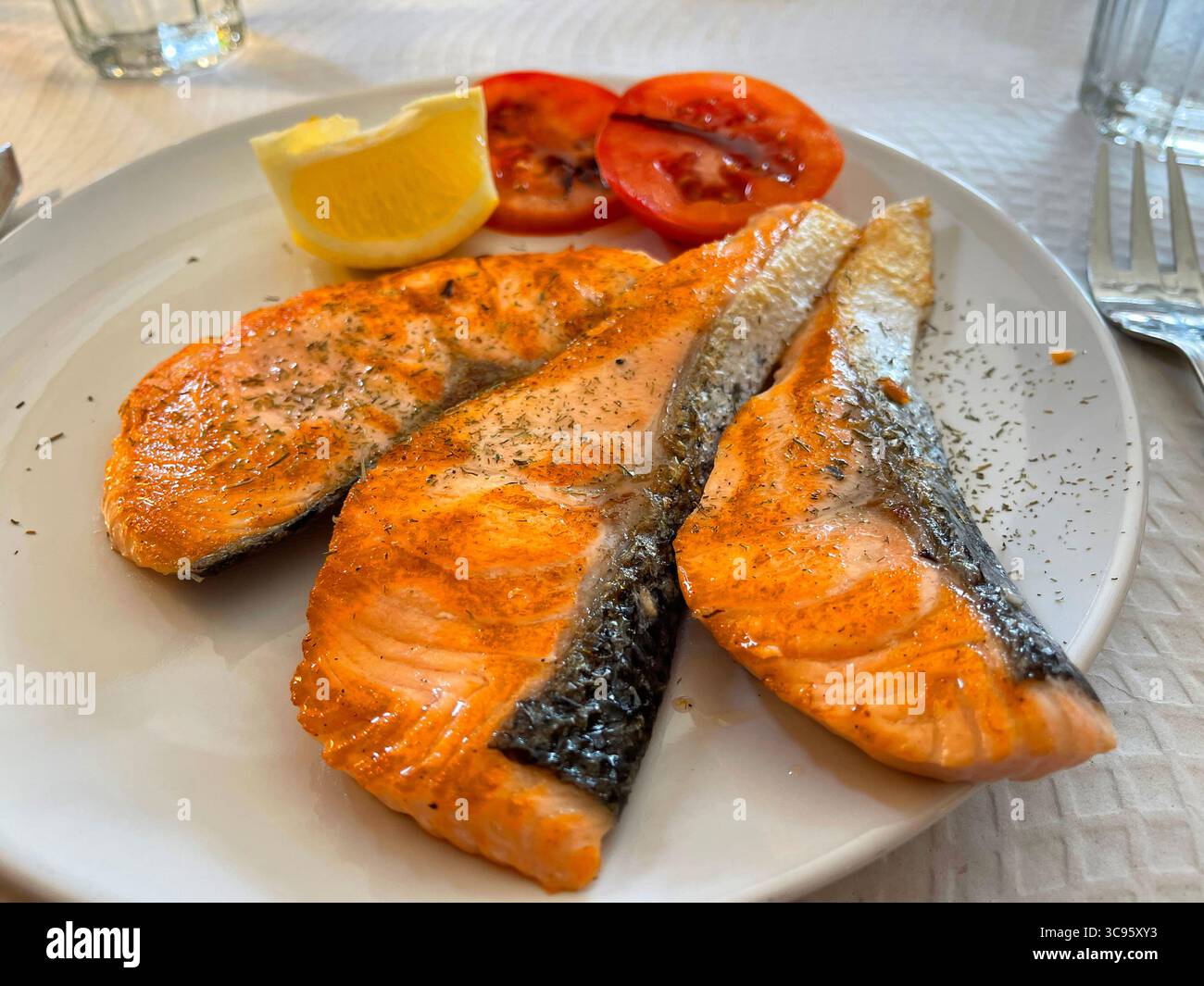Pescado plancha hi-res stock photography and images - Alamy
