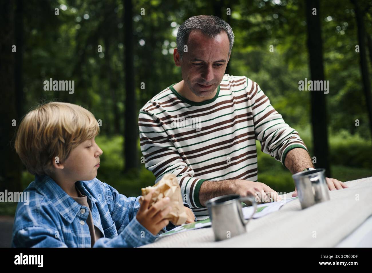 Family map during road hi-res stock photography and images - Alamy
