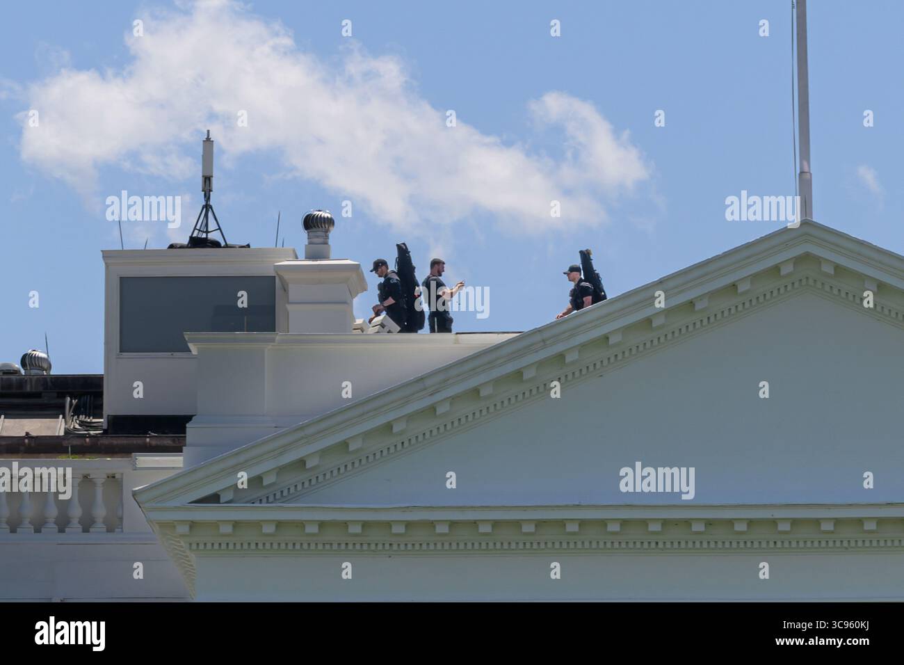 Donald trump security roof hi-res stock photography and images - Alamy