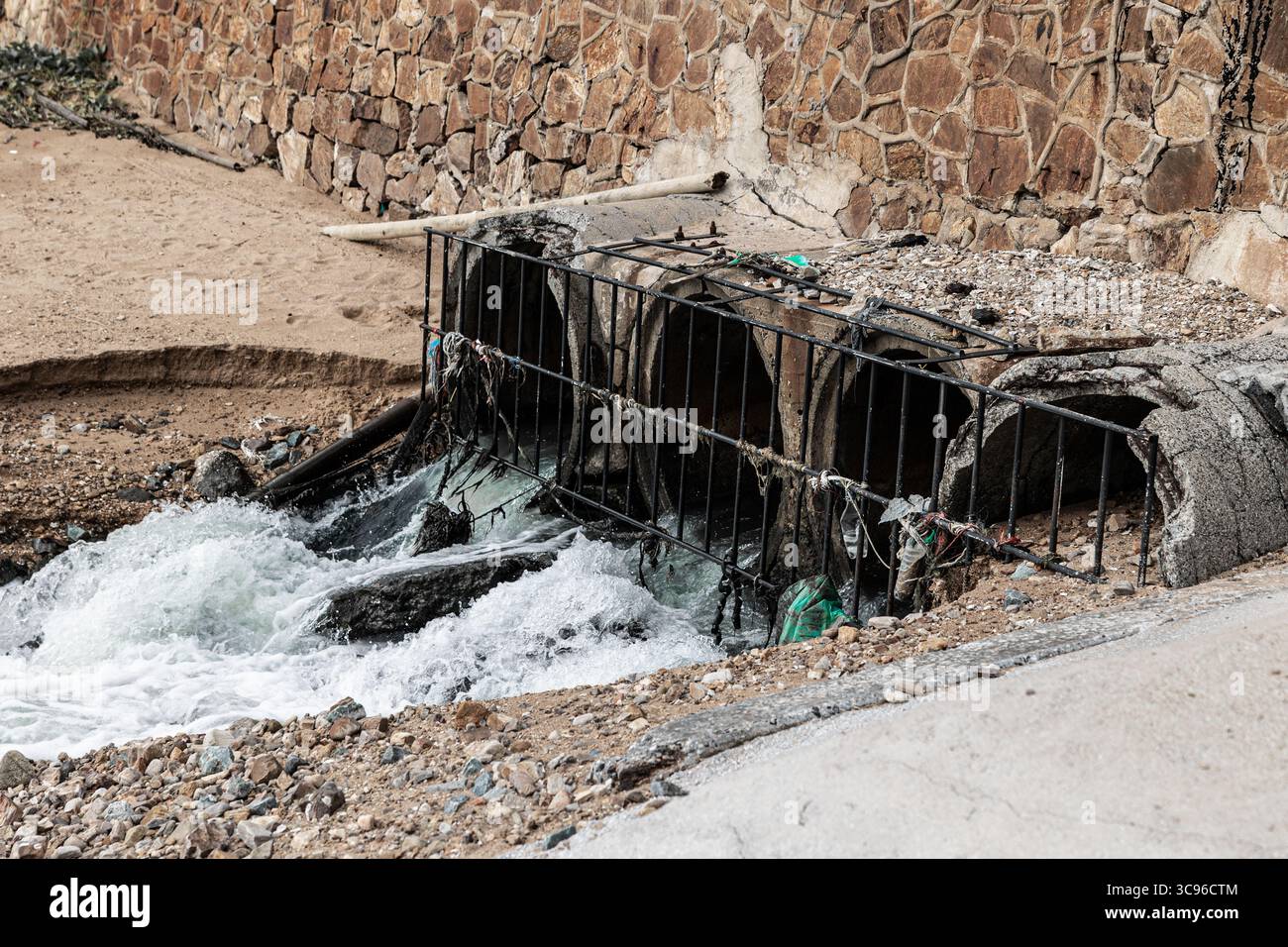 Water pollution from industry hi-res stock photography and images - Alamy