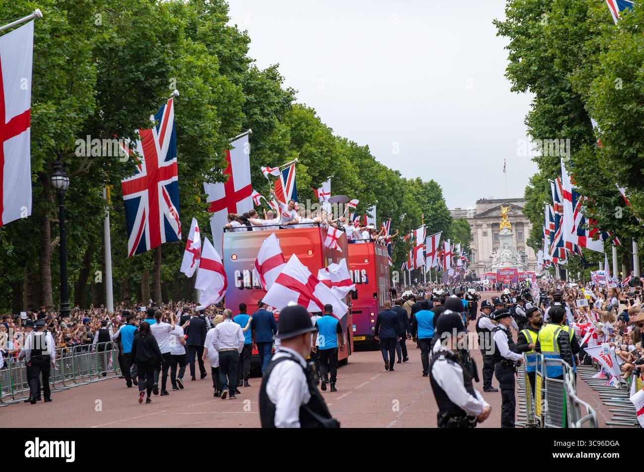 The England women football team open top bus parade down the Mall ...