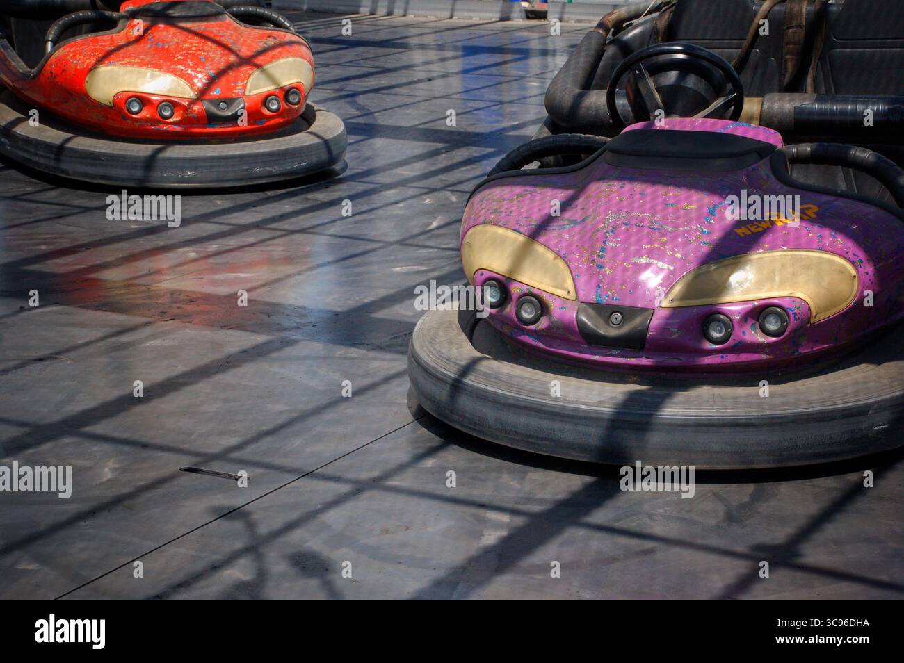 Bumper car theme park hi-res stock photography and images - Alamy