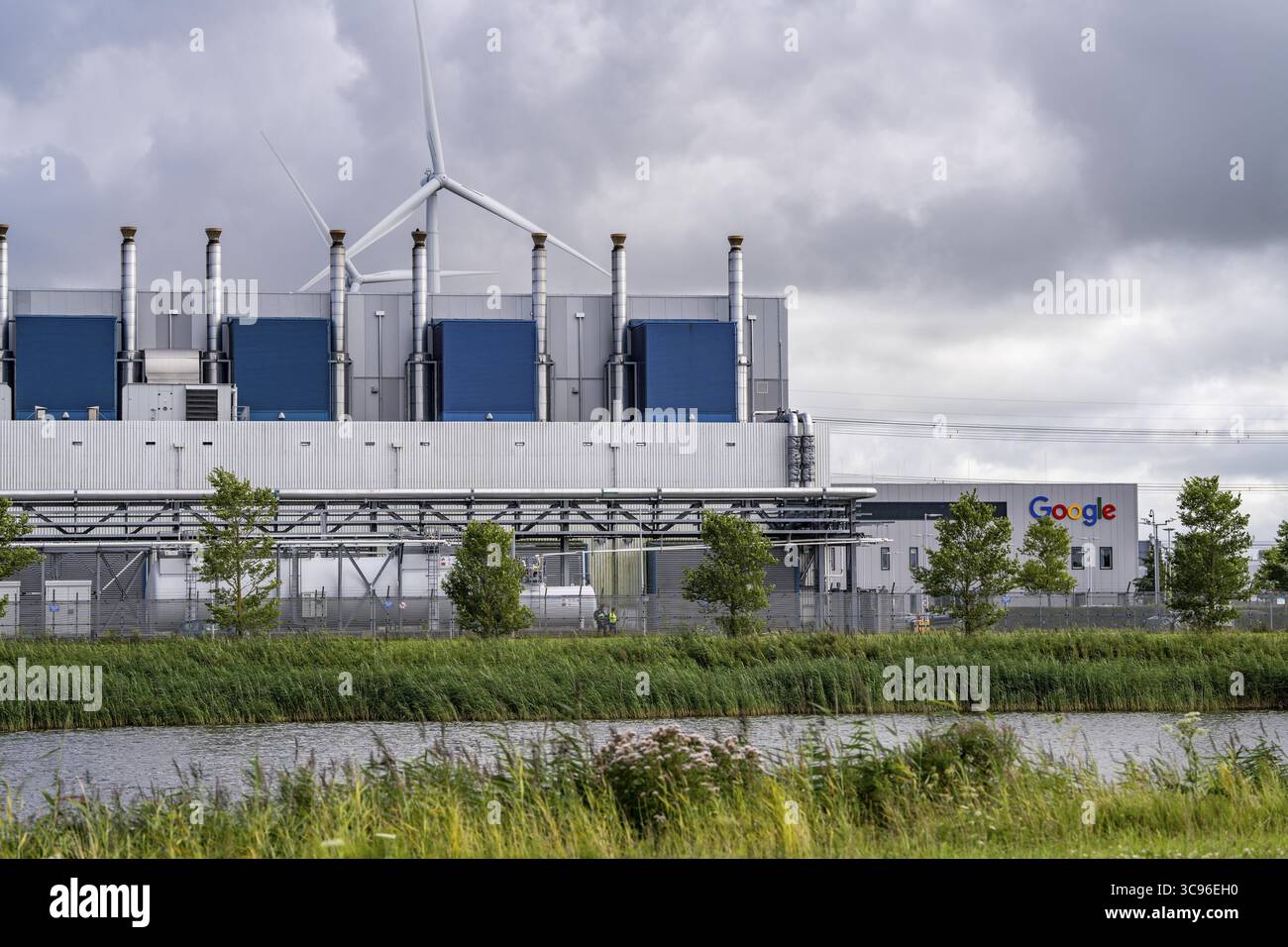 The Google Datacenter, data centre in Eemshaven, on over 44 hectares ...