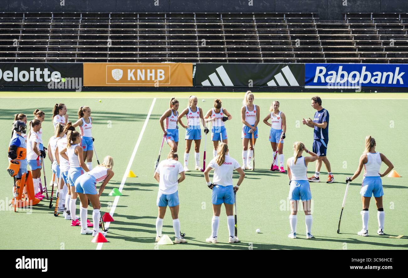 AMSTELVEEN - National coach of the Dutch field hockey players Raoul ...