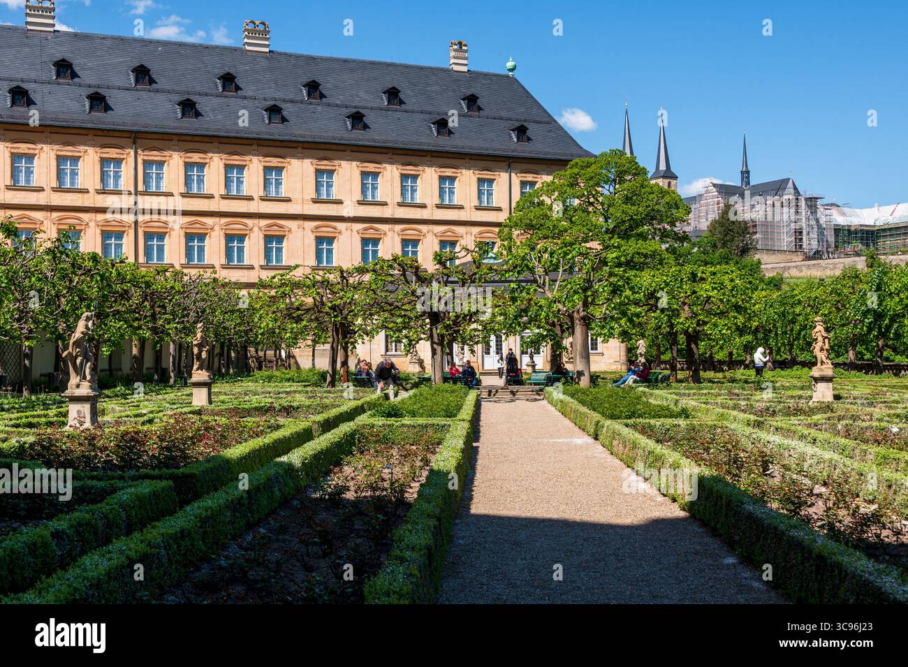Der Rosengarten am Domplatz in Bamberg *** The rose garden on the ...