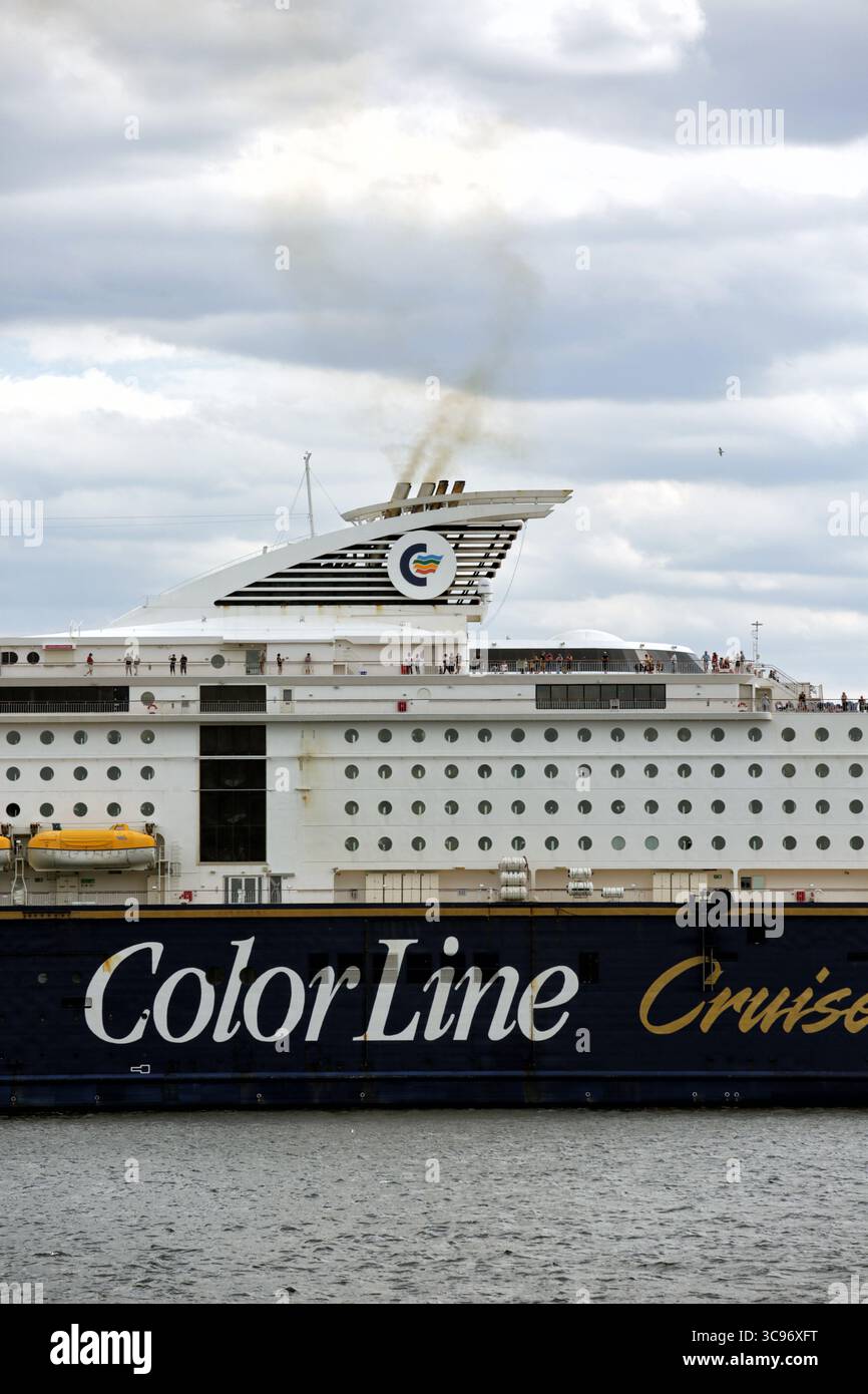 Passenger ferry white hull dark hi-res stock photography and images - Alamy
