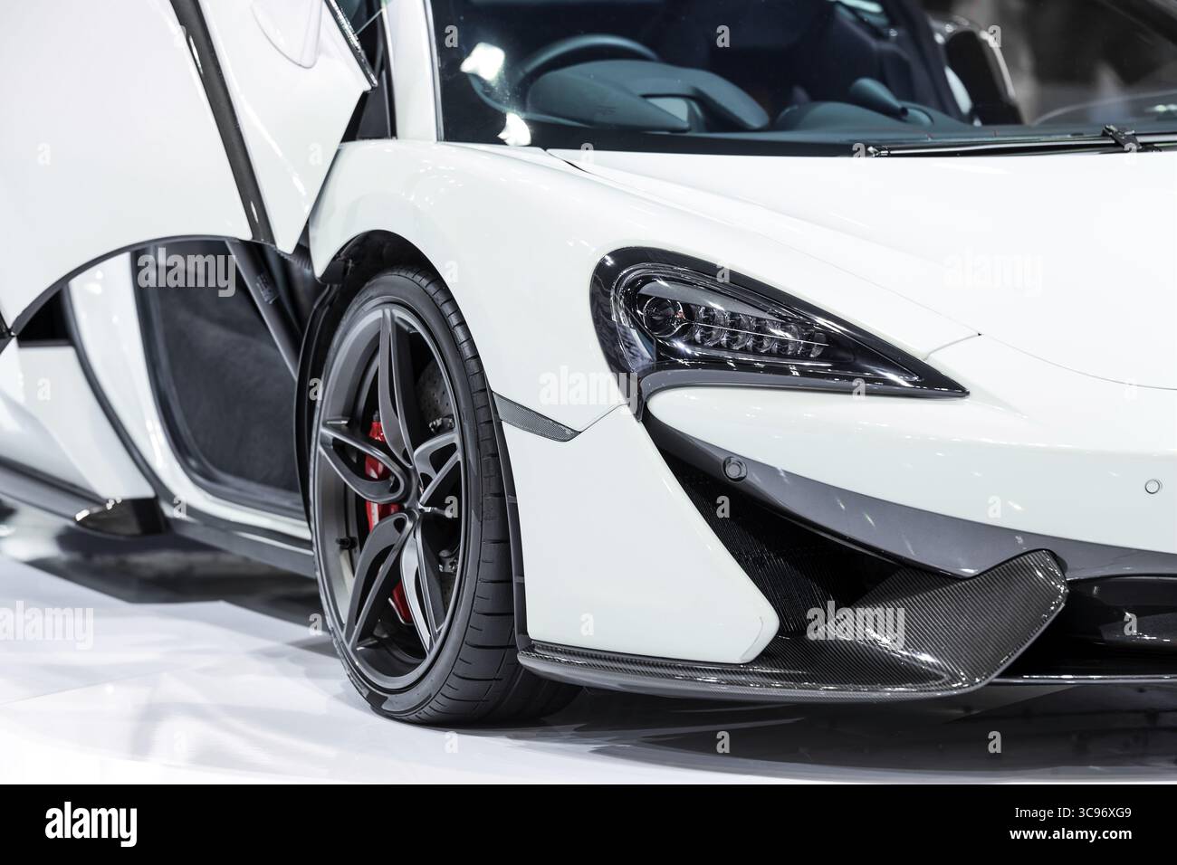 Headlight xenon lamp car hi-res stock photography and images - Alamy