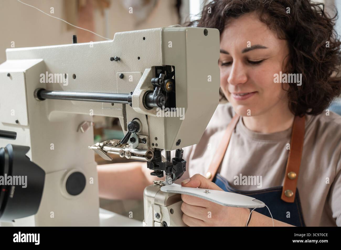 Woman tanner at work in the workshop Stock Photo - Alamy