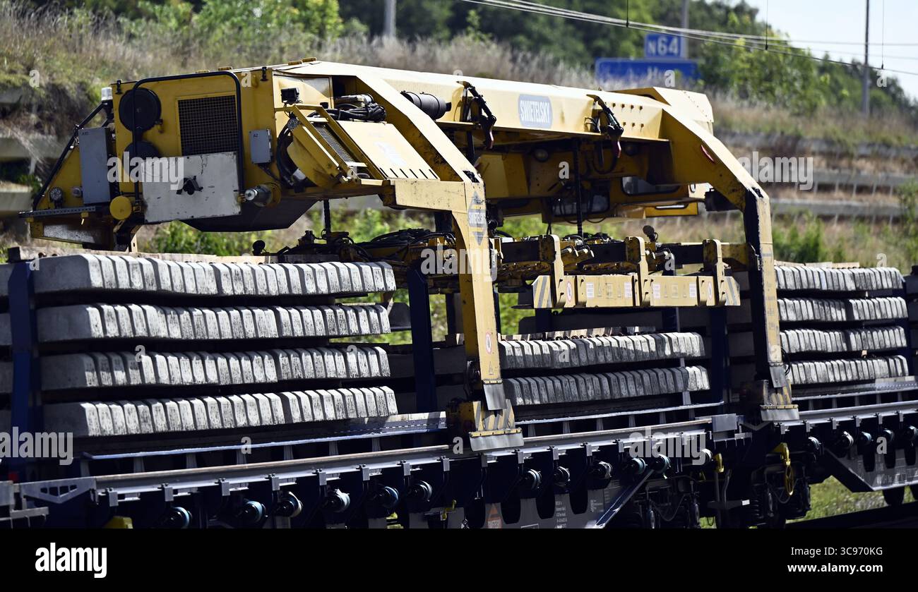 Renew rail vehicle hi-res stock photography and images - Alamy