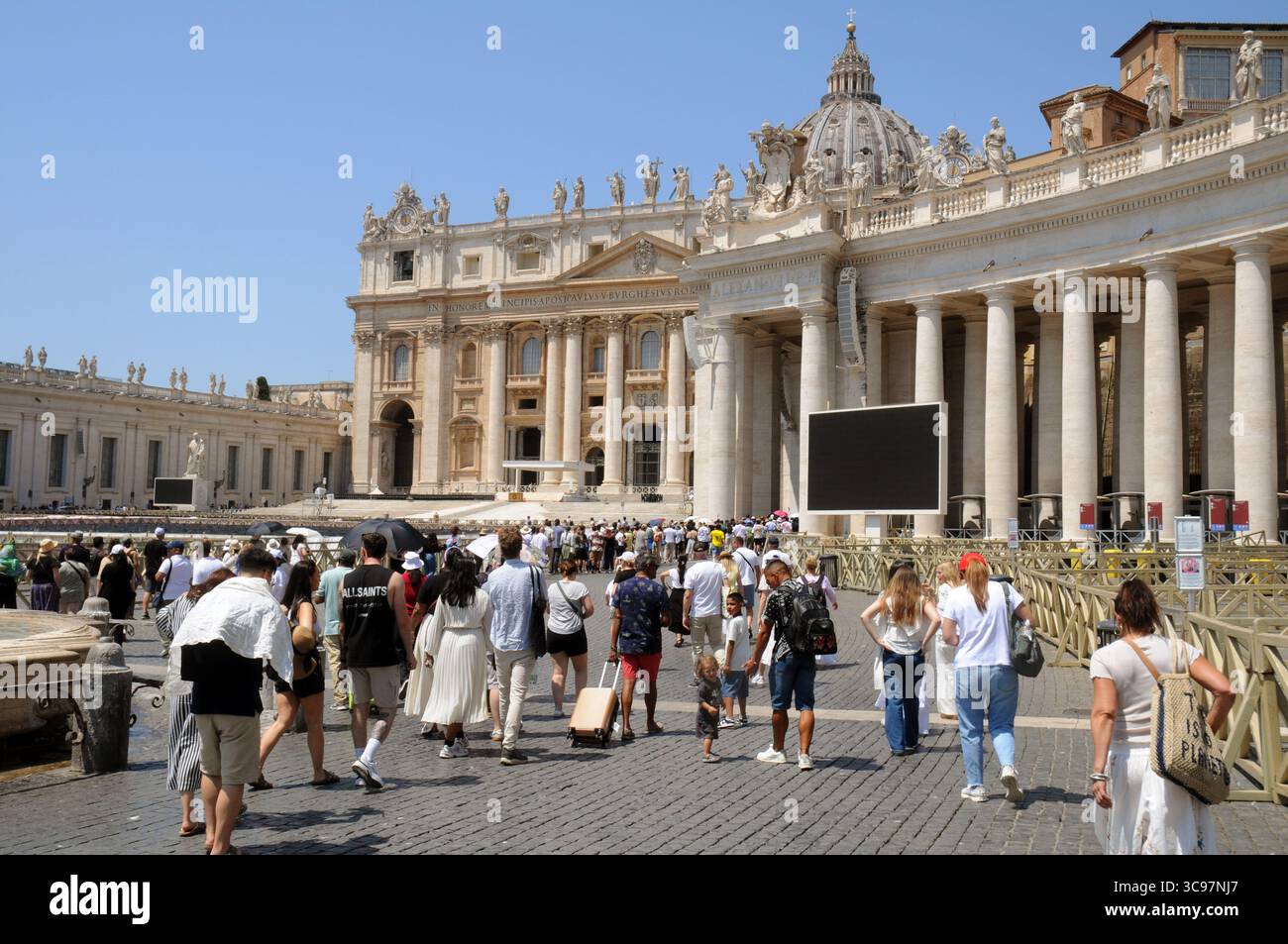 Queue to enter st peters church hi-res stock photography and images - Alamy