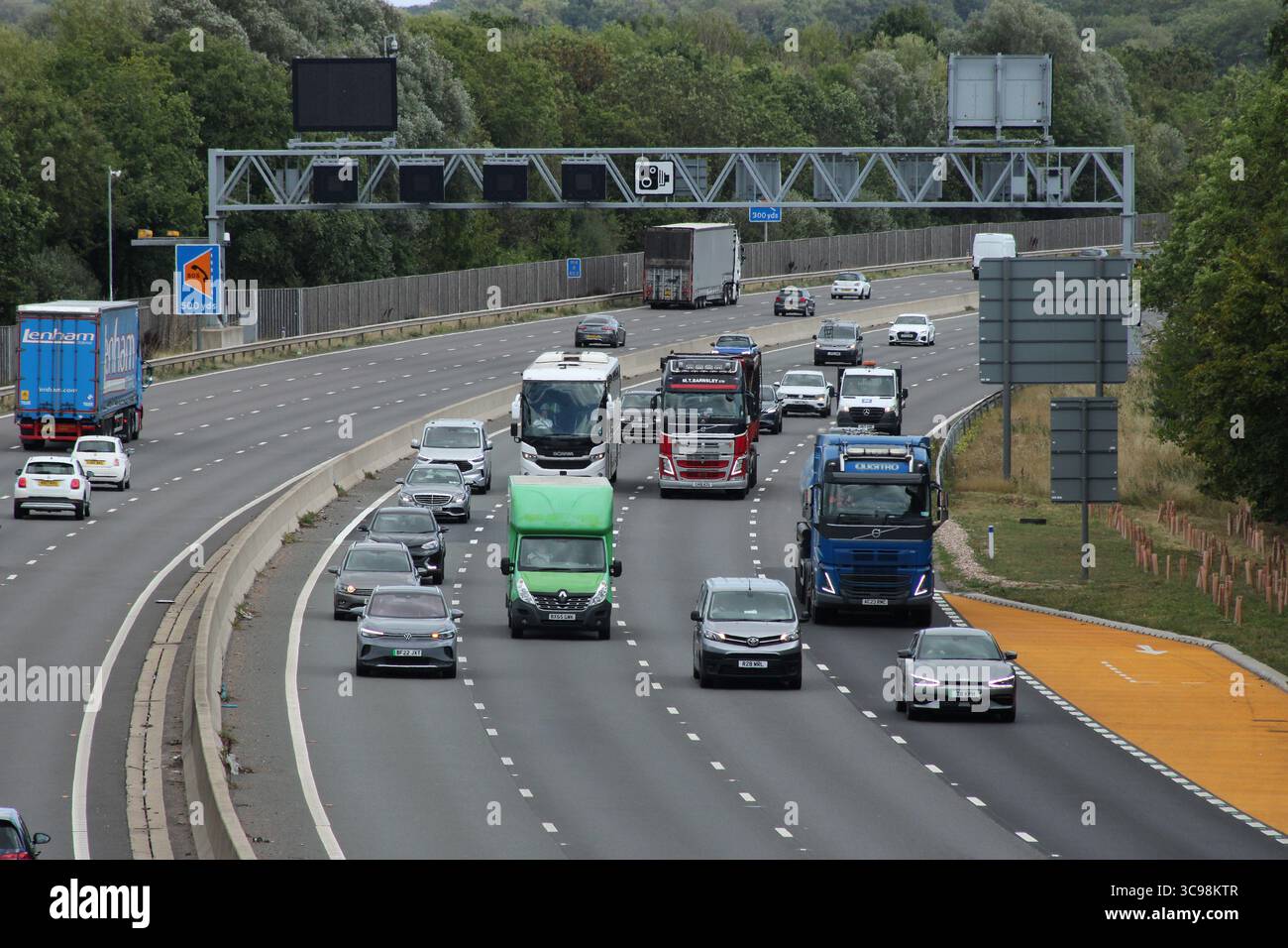 M4 motorway junction 11 hi-res stock photography and images - Alamy
