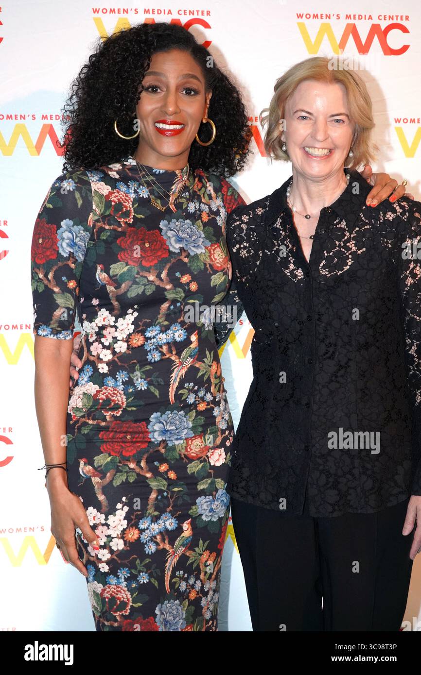 Sarah burton 2022 hi-res stock photography and images - Alamy