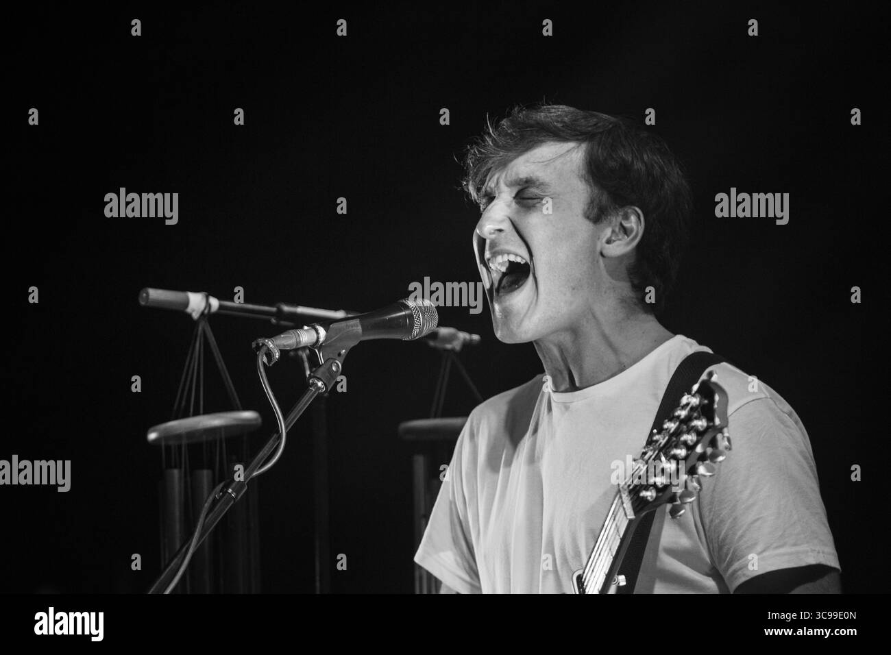 Oliver Hugh Perry as D. D. DUMBO playing on the Far Out Stage. Day One ...
