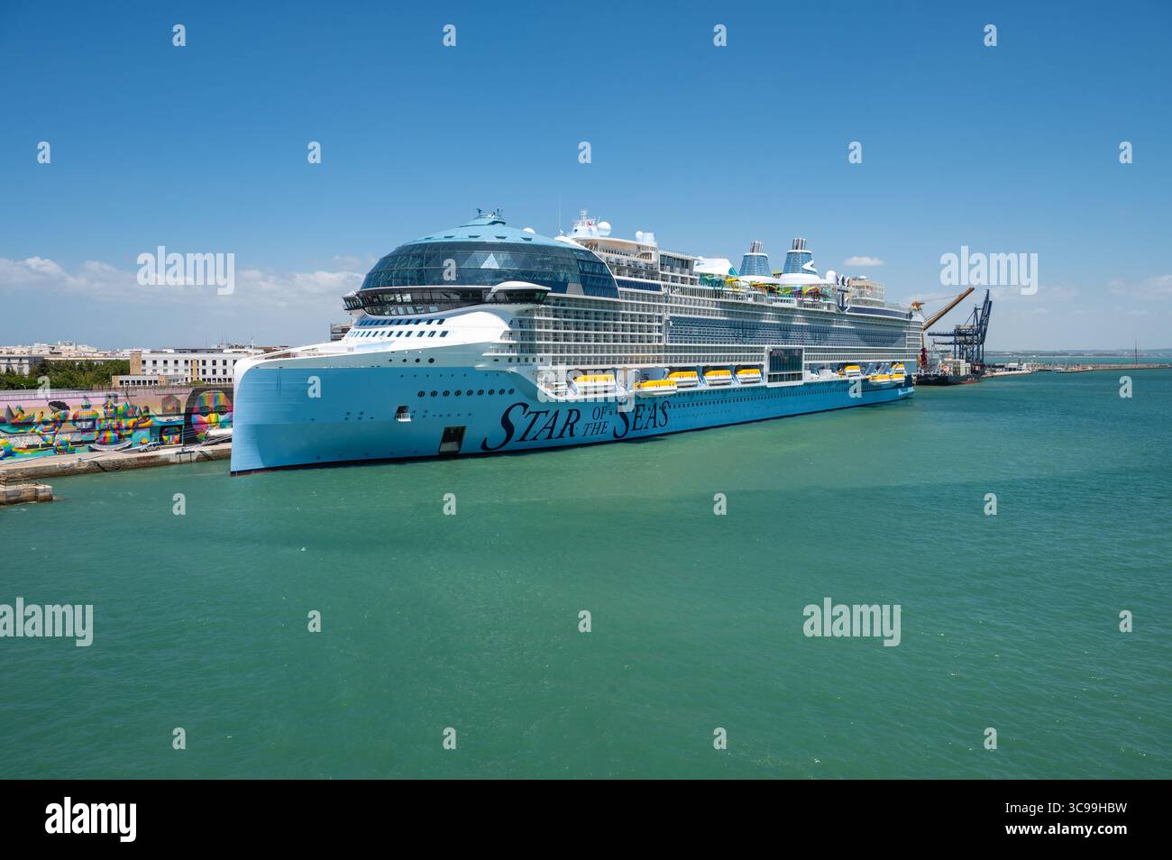 Royal caribbean icon of the seas hi-res stock photography and images ...