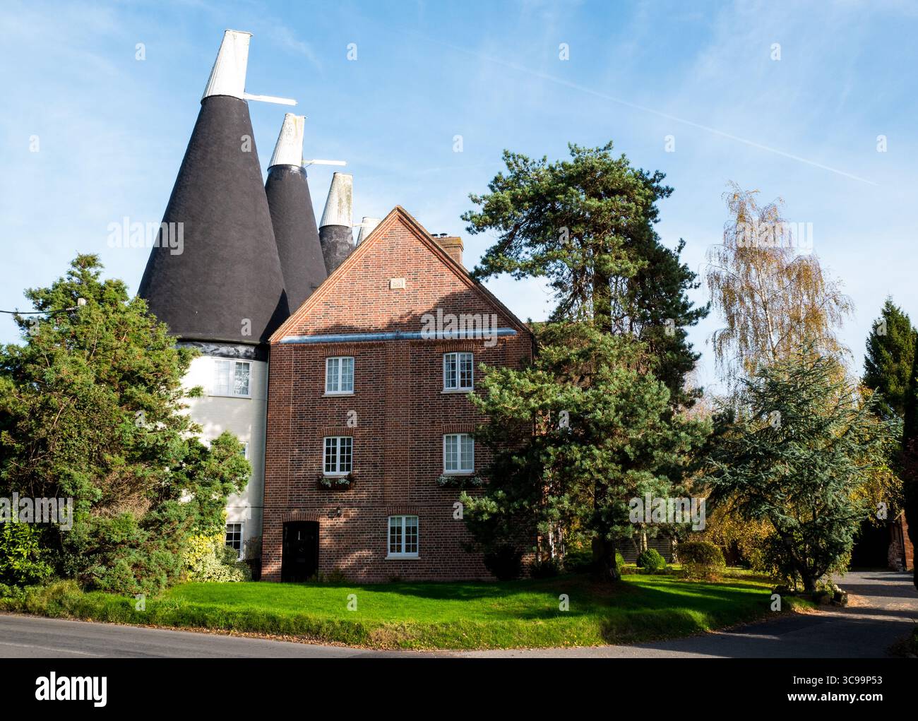 Oast Houses in Kent famous houses in Kent England UK Stock Photo - Alamy