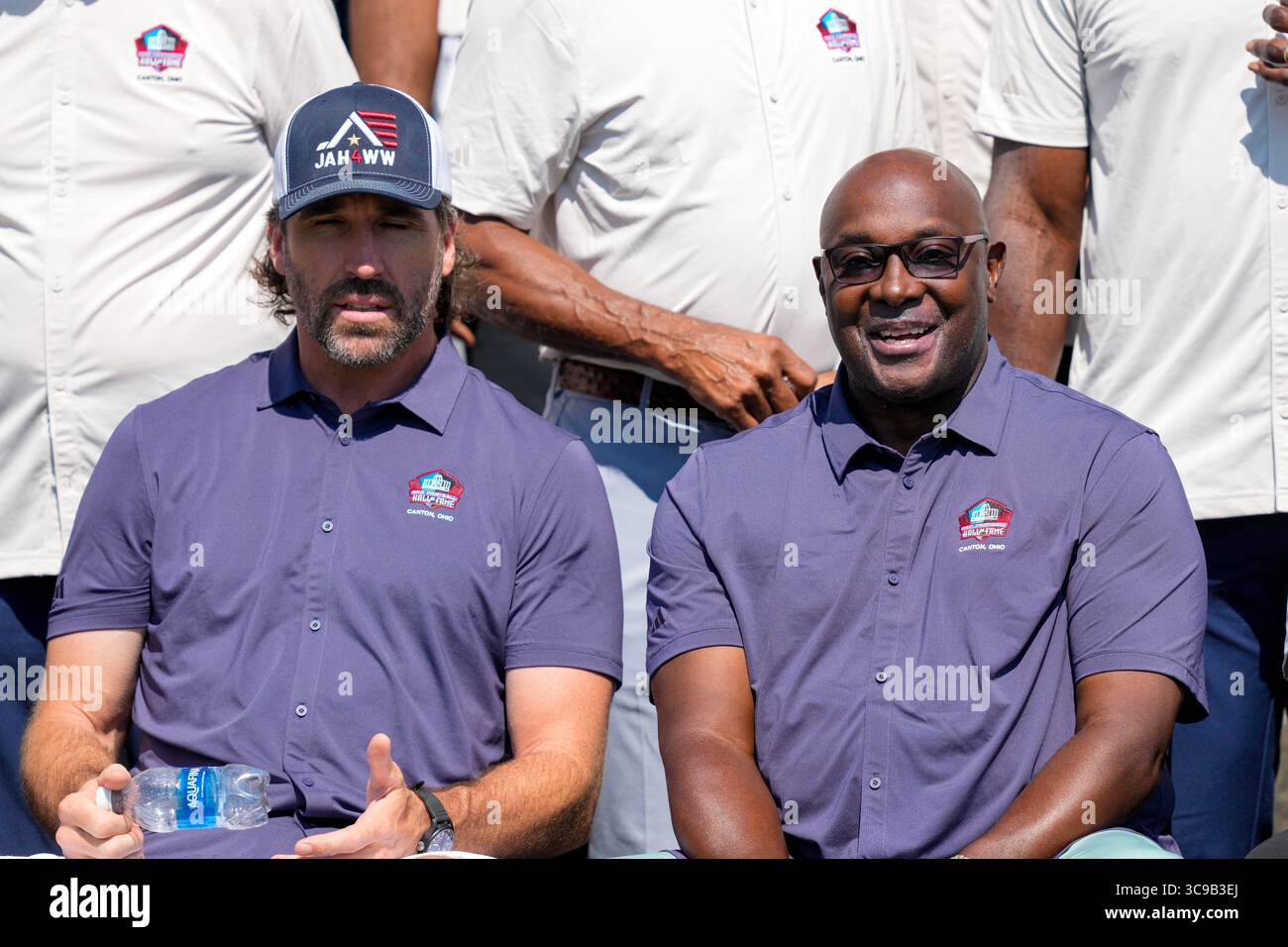 2025 enshrinees Jared Allen and Sterling Sharpe have a chat before the ...