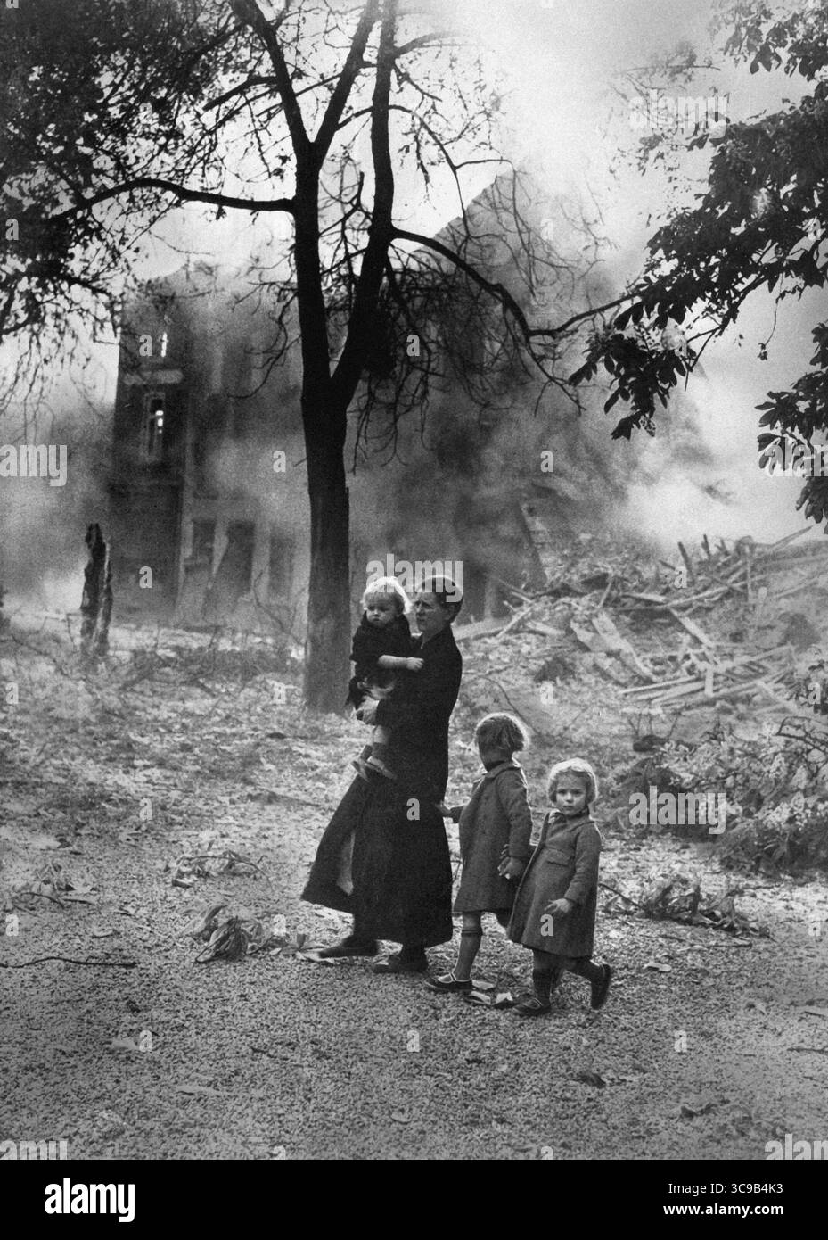 Ww ii world war two Black and White Stock Photos & Images - Alamy