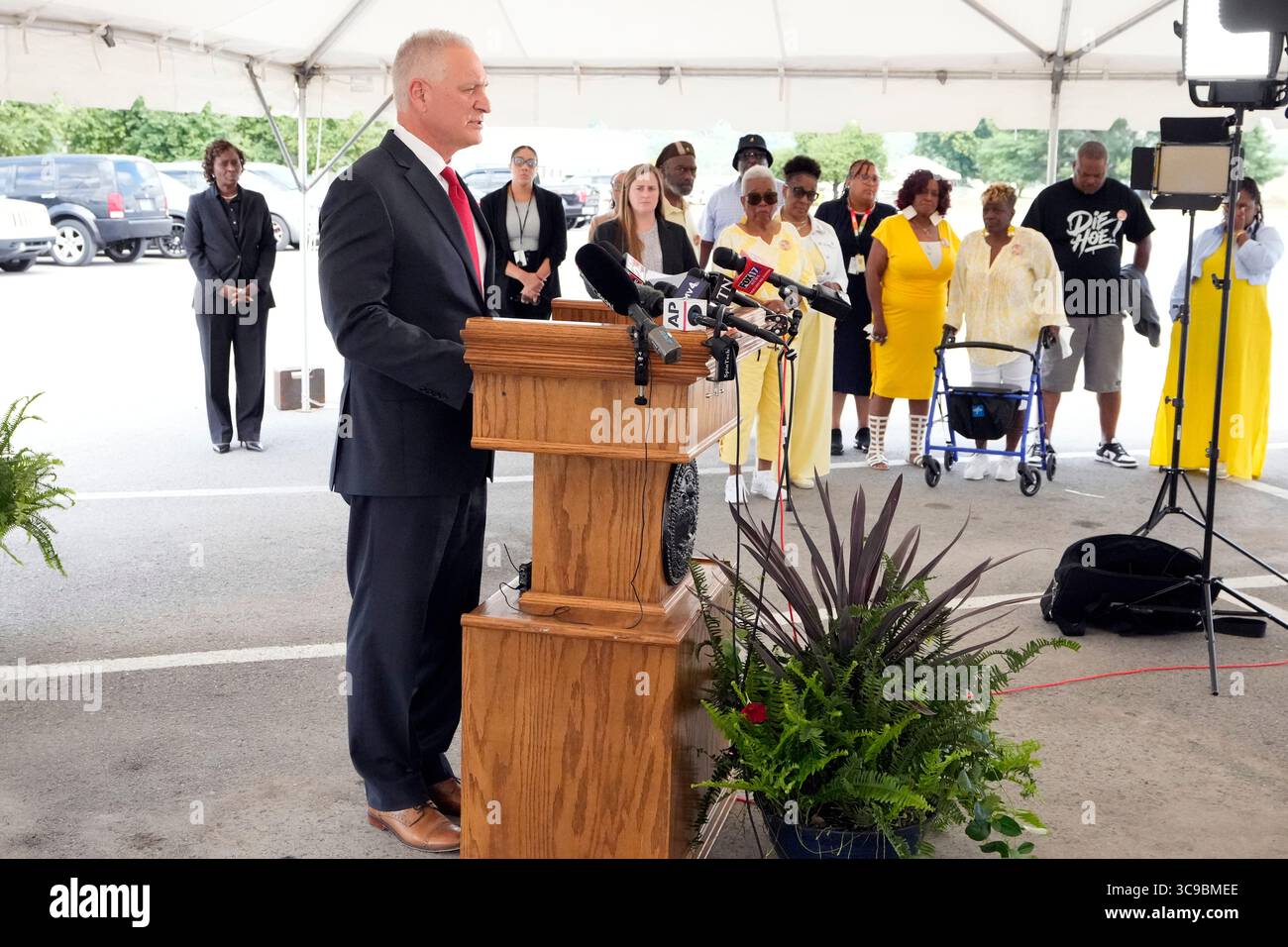 Tennessee Department of Correction Commissioner Frank Strada reads a ...