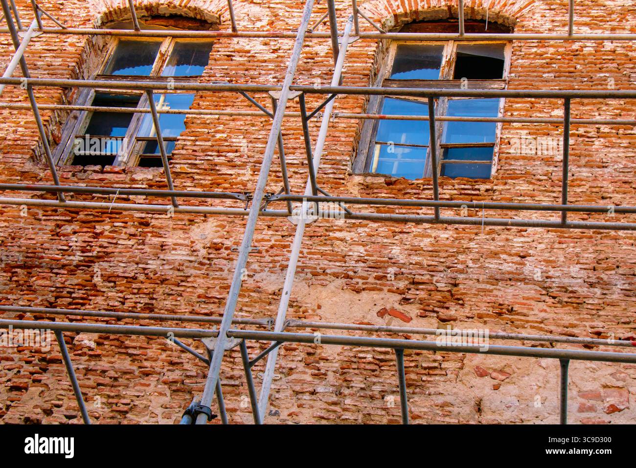 Red brick facade hi-res stock photography and images - Alamy