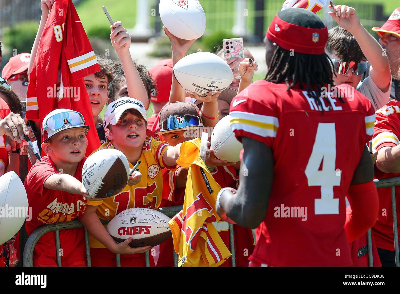 August 5, 2025: Young fans anxiously await a chance for an autograph ...
