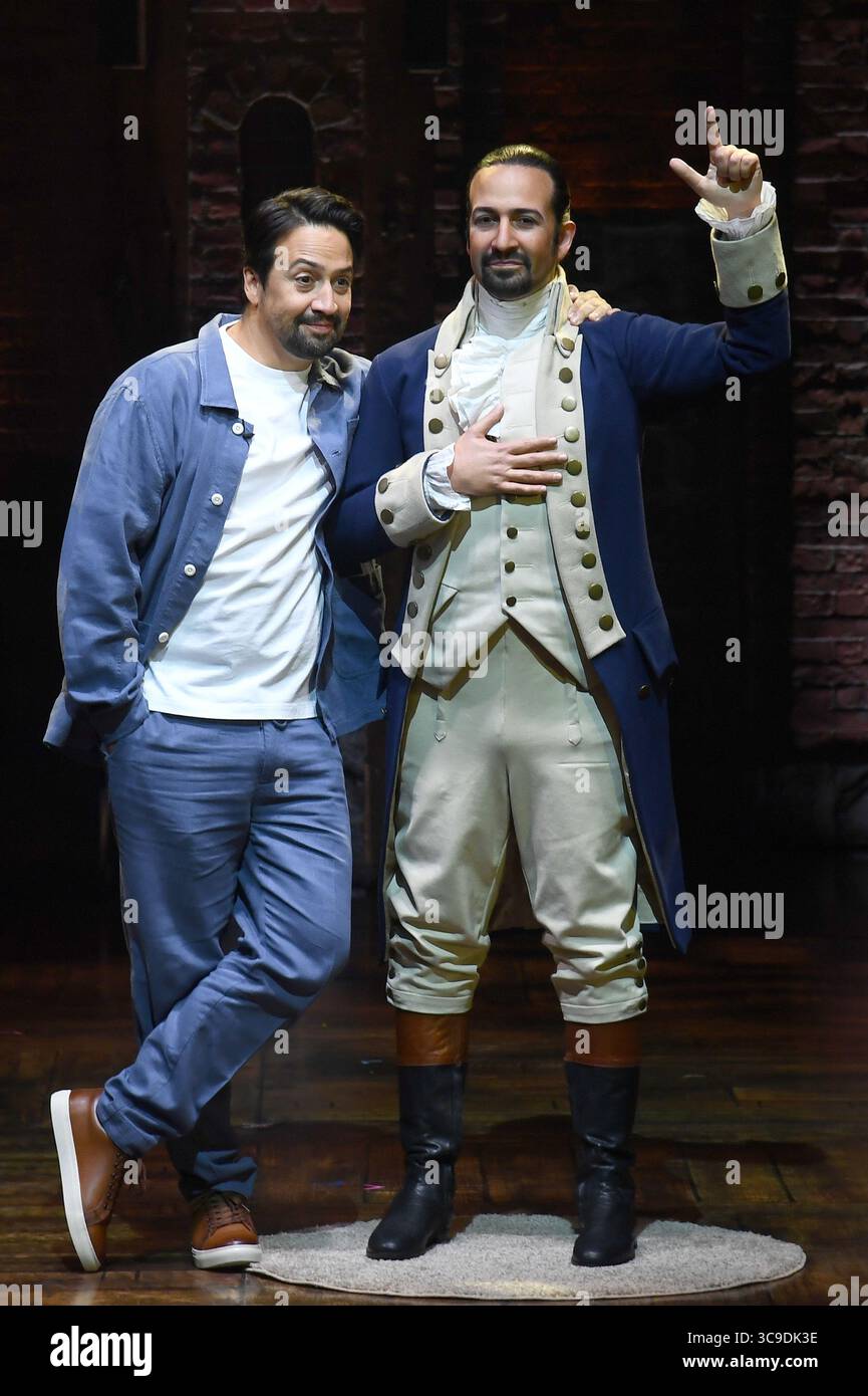 Lin-Manuel Miranda poses with Madame Tussaud's Lin-Manuel Miranda wax ...