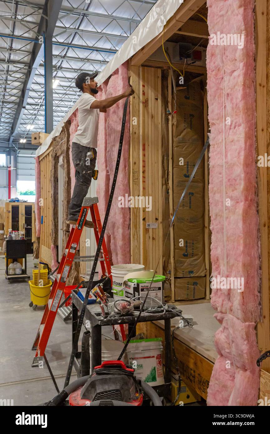Apartment building usa prefab hi-res stock photography and images - Alamy