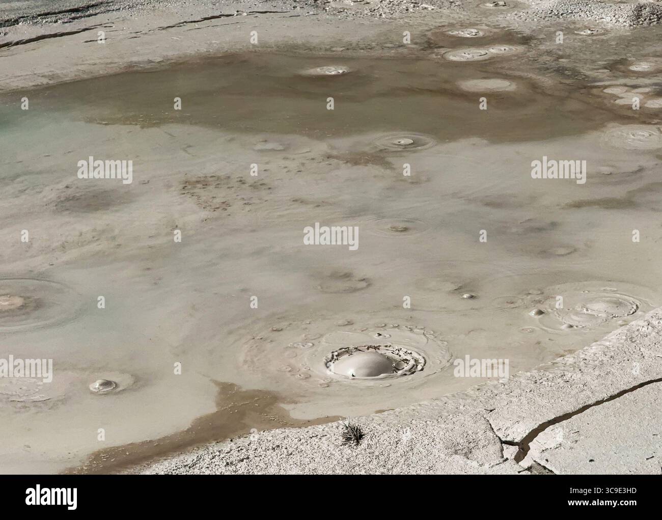 Bubbling mud pot artists hi-res stock photography and images - Alamy