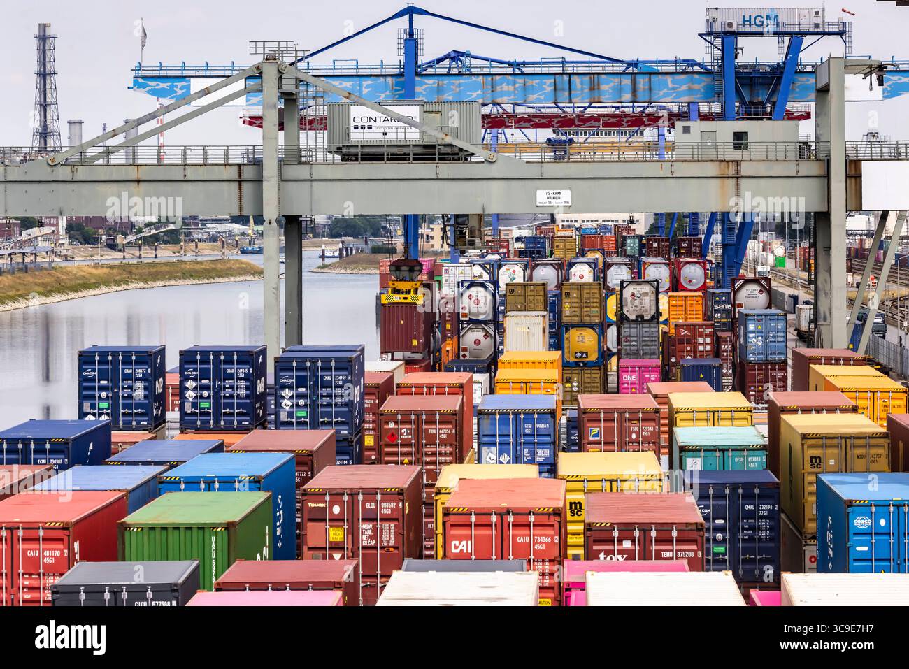 Der Hafen Mannheim ist einer der bedeutendsten Binnenhäfen Europas ...