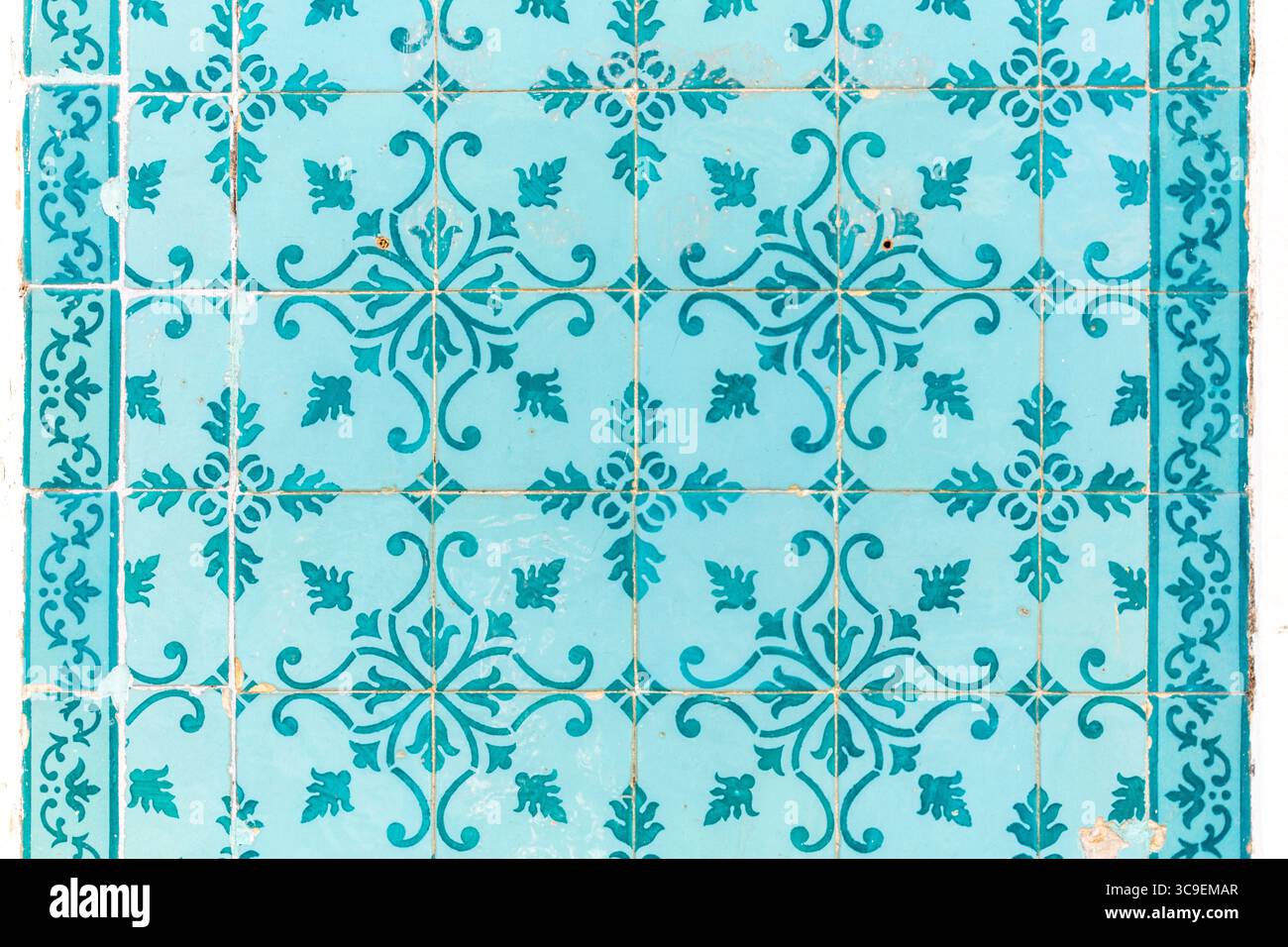 Traditional Portuguese Azulejo Tile Pattern in Setubal Stock Photo - Alamy