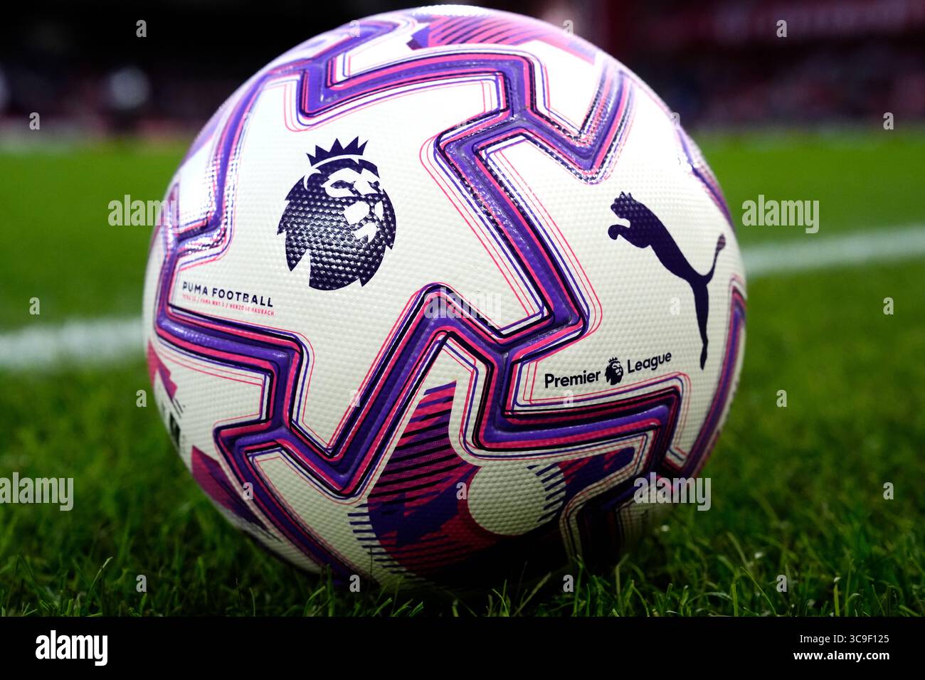 Close up of the PUMA Orbita Ultimate Premier League Brilliance Official ...