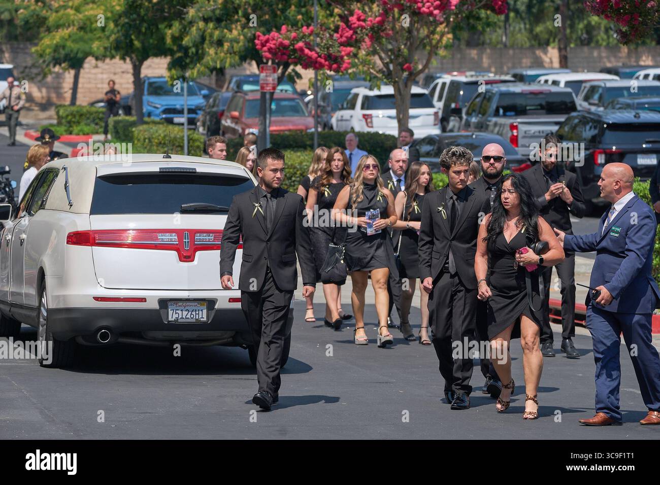 Family members arrive at memorial service for Los Angeles Sheriff ...