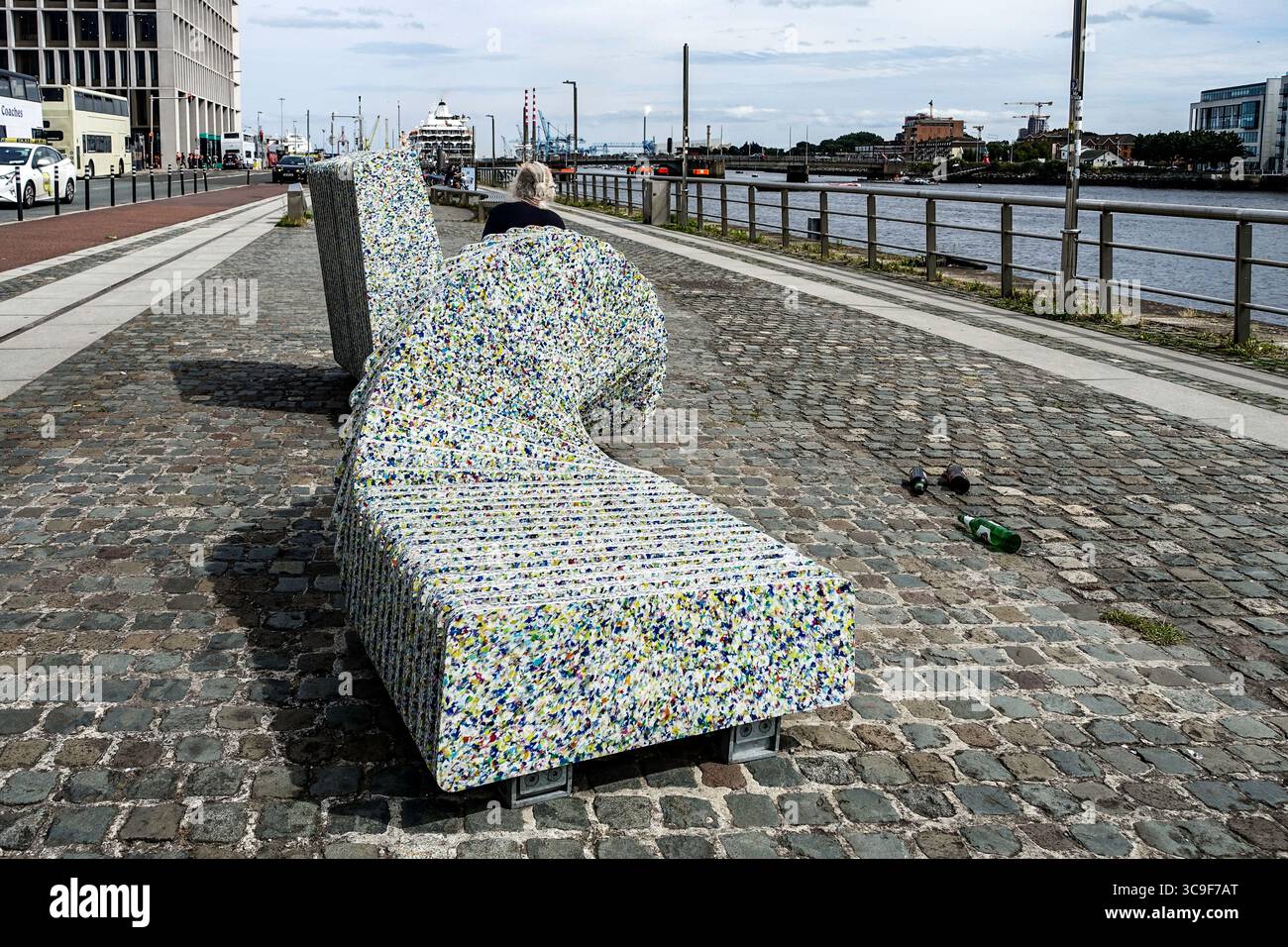 Liffey artwork hi-res stock photography and images - Alamy