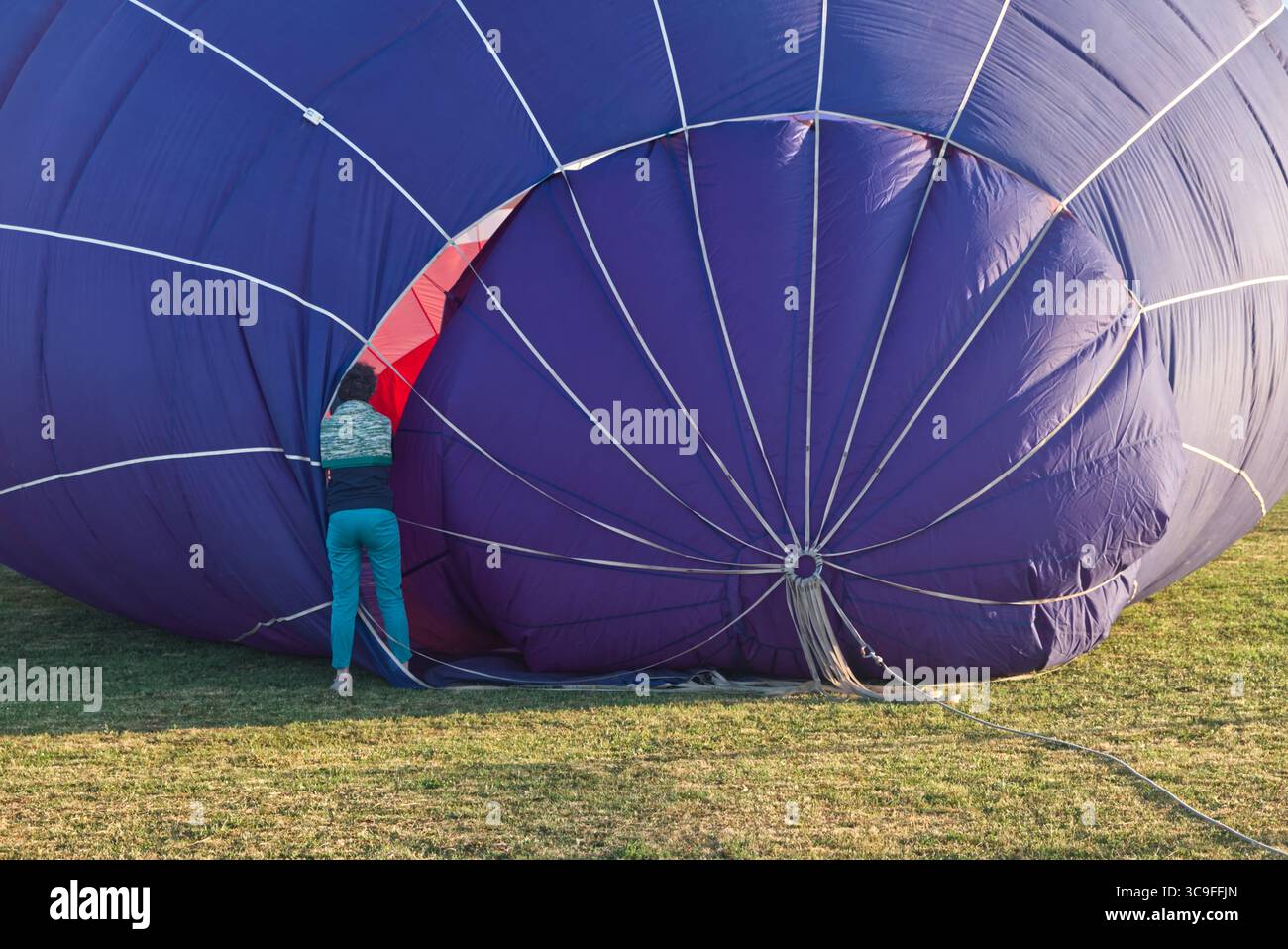 Inflating dark blue hot hi-res stock photography and images - Alamy