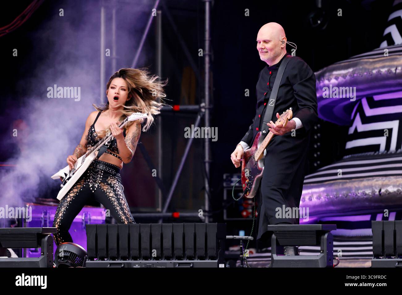 Gitarristin Kiki Wong und Sänger und Frontmann Billy Corgan von der ...