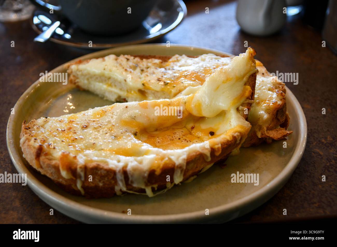 Tryangle toast hi-res stock photography and images - Alamy