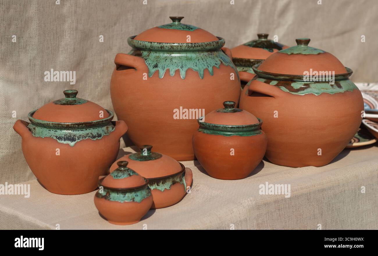 Clay cooking pots hi-res stock photography and images - Alamy