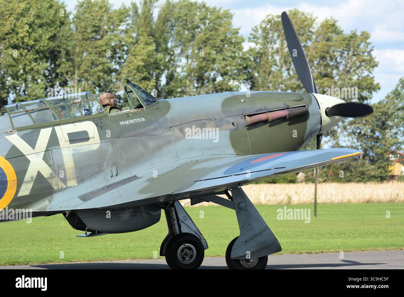 Hawker hurricane cockpit hi-res stock photography and images - Alamy