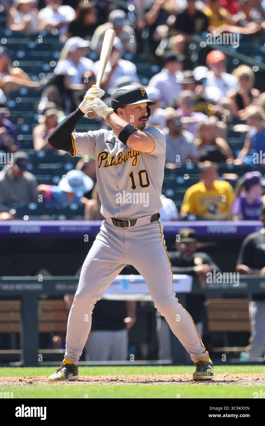 Pittsburgh Pirates outfielder Bryan Reynolds (10) waits for the pitch ...