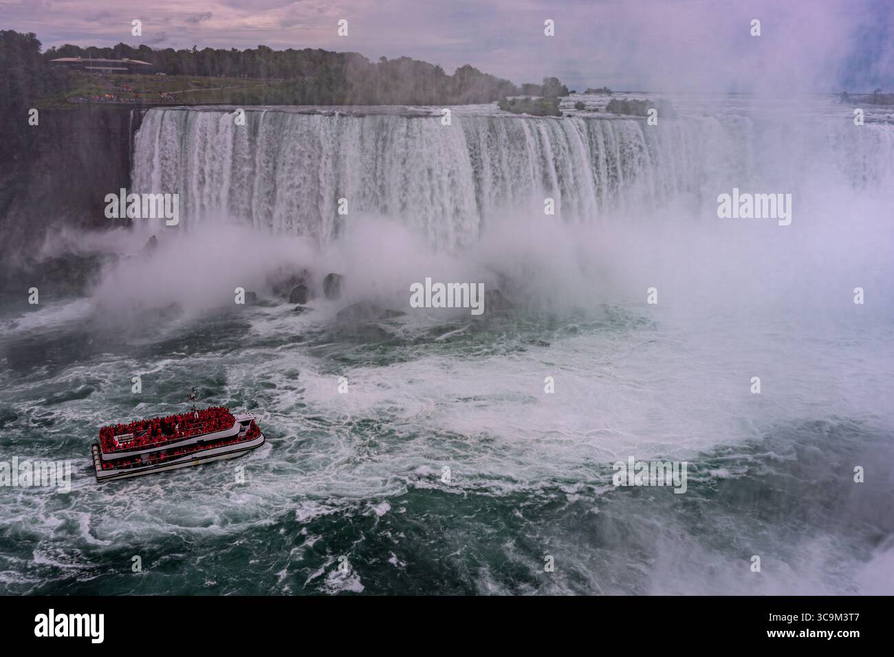 The Maid of the Mist boat tour gives riders an amazing, joyful ...