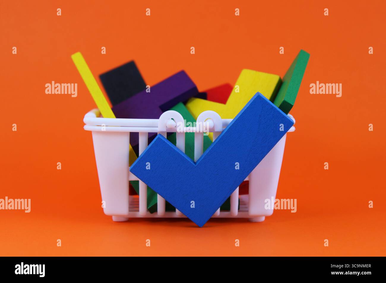 Wood check mark symbol hi-res stock photography and images - Alamy