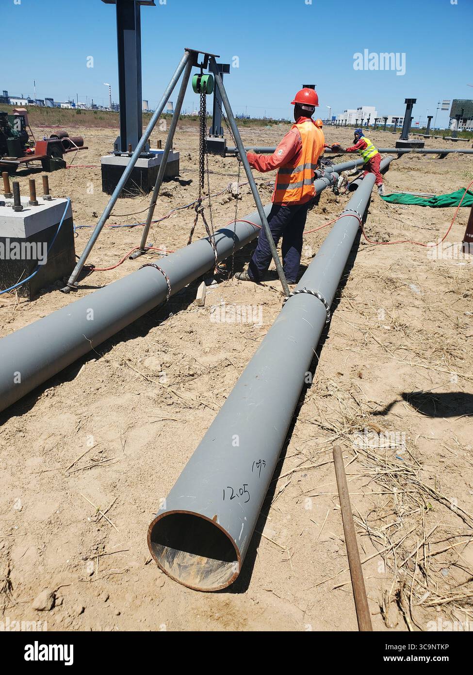 Workers Installing Steam Pipeline at Dongying Chemical Park ...