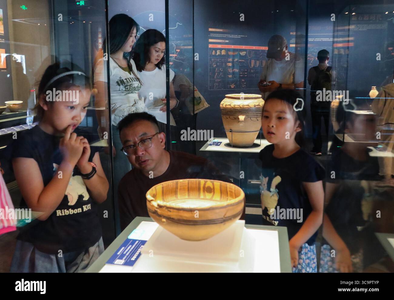 **CHINESE MAINLAND, HONG KONG, MACAU AND TAIWAN OUT** People visit the ...